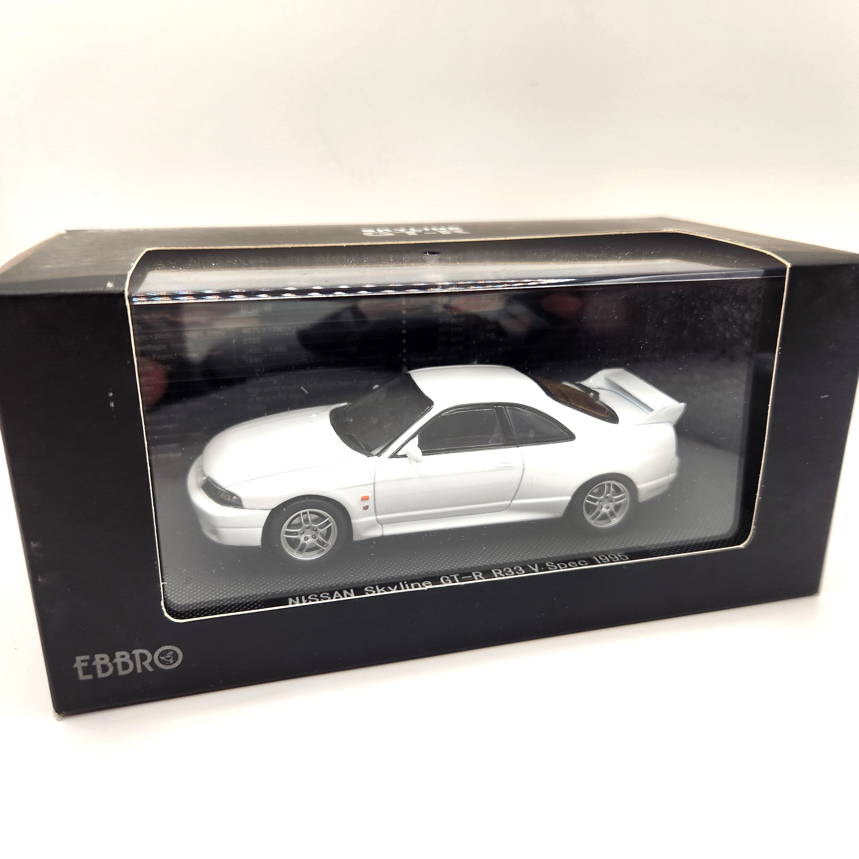 Ebbro - Nissan 1995 Skyline GT-R (R33) V Spec White - 1:43 Scale ...